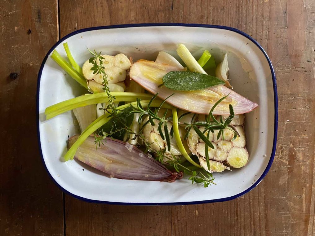 Cheesy Roasted Shallot & Garlic Bread - The Gloss Magazine