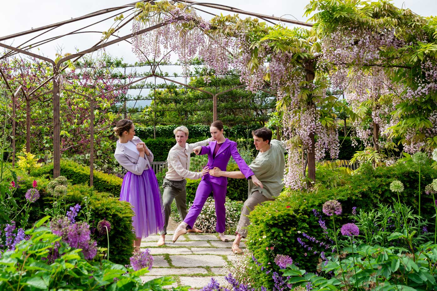 En Pointe: The Irish Ballet Addressing Climate Change - The Gloss Magazine