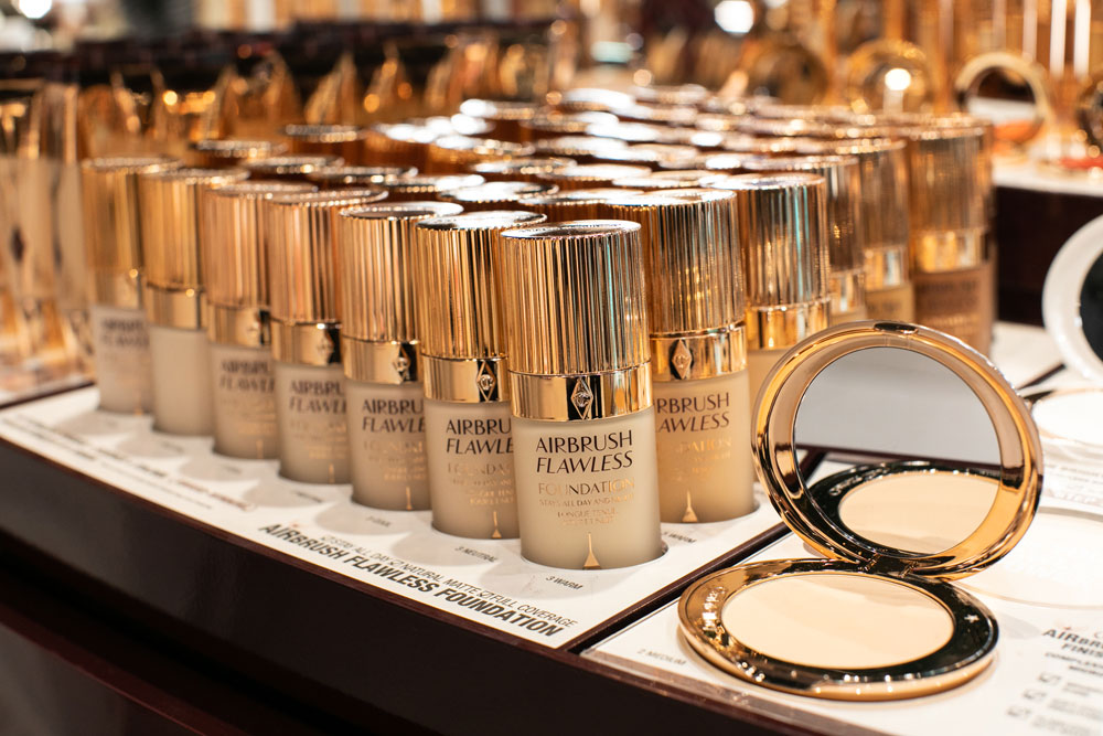 charlotte-tilbury-at-the-loop-dublin-airport-1 - The Gloss Magazine